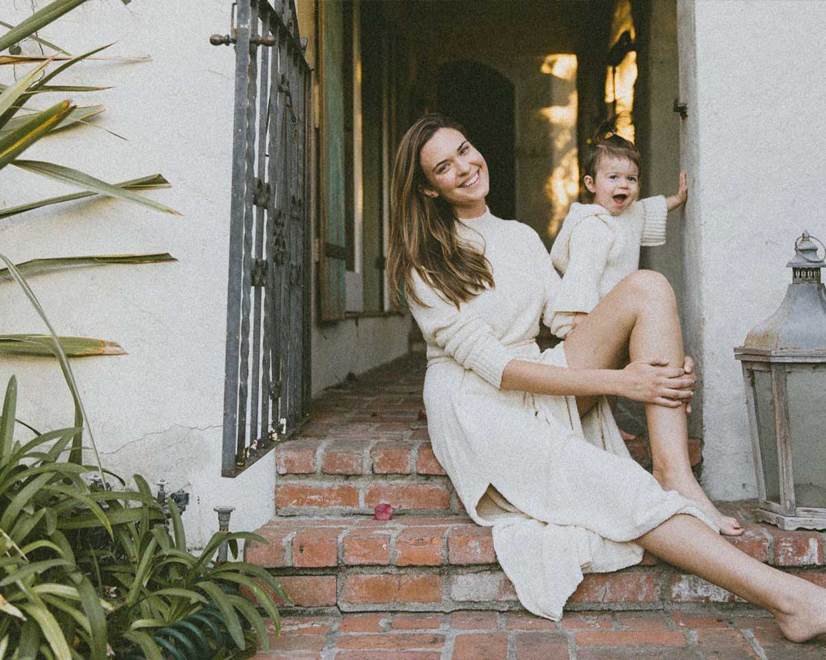 Odette Annable and Charlie Mae | DÔEN